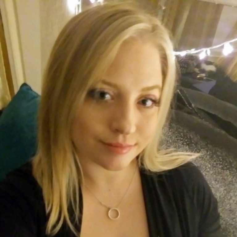 Elle-même victime d’abus sexuels, la journaliste d’investigation Rebecca Berry raconte l ...